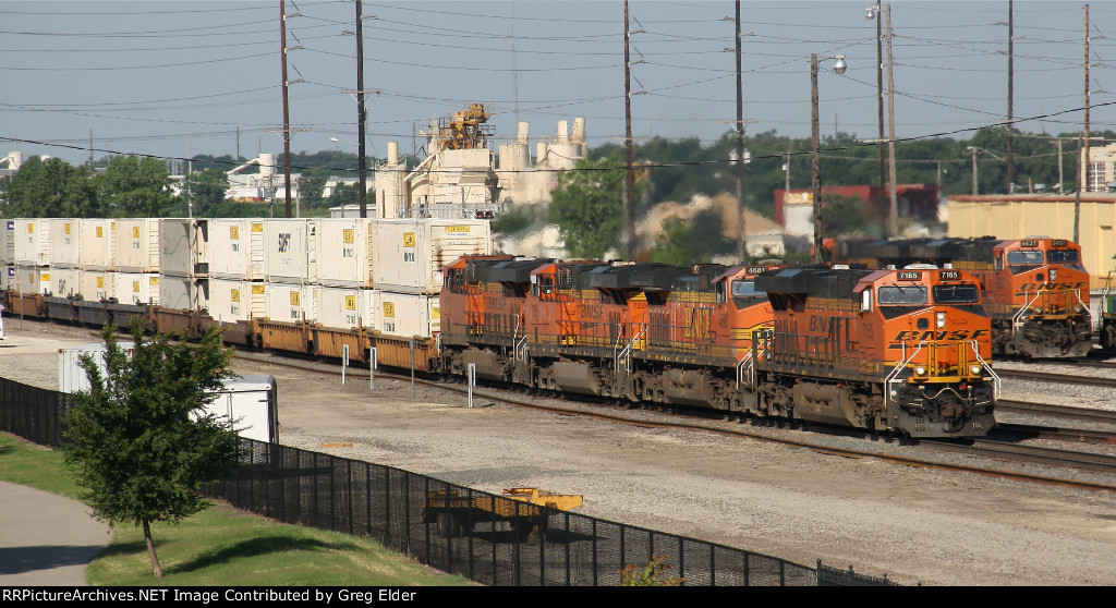 BNSF 7165